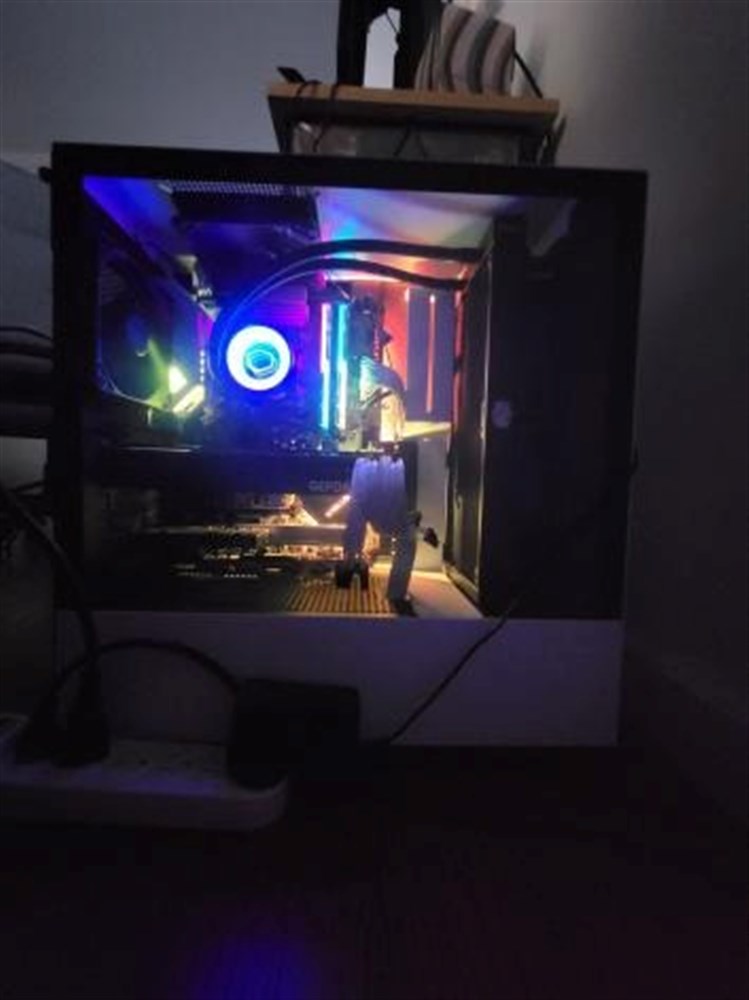 Slick Black/White - Micro Center Build