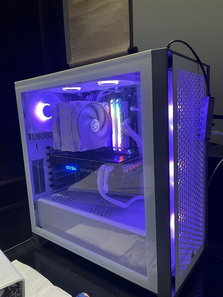 Gamer White Build - Micro Center Build