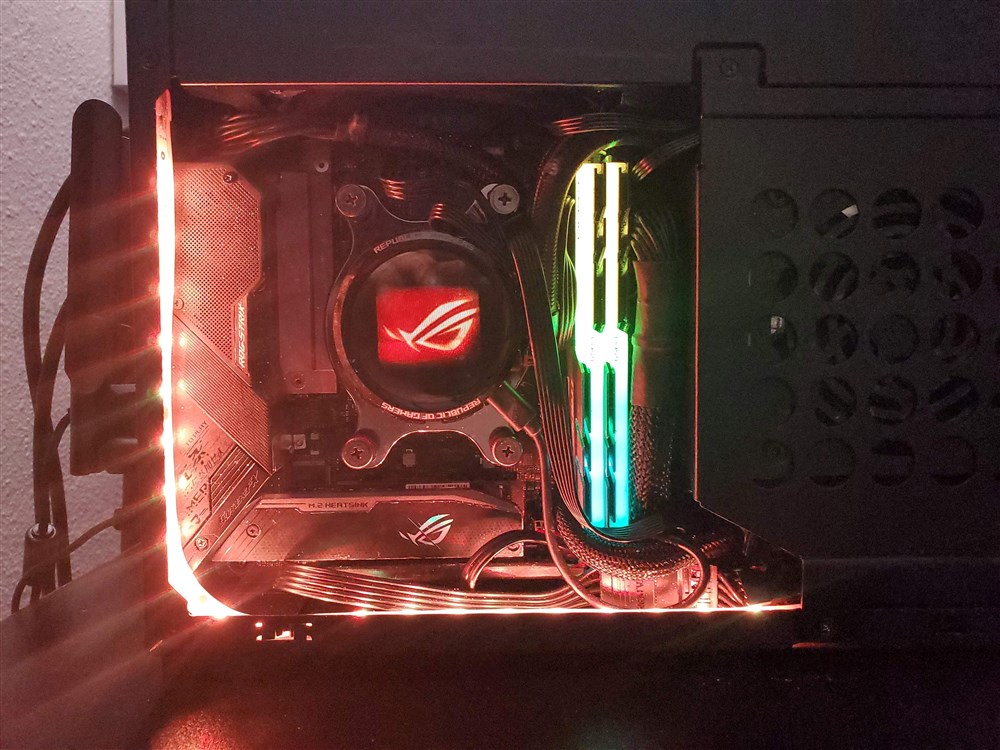Team Red ITX Strix PC Build - Micro Center Build