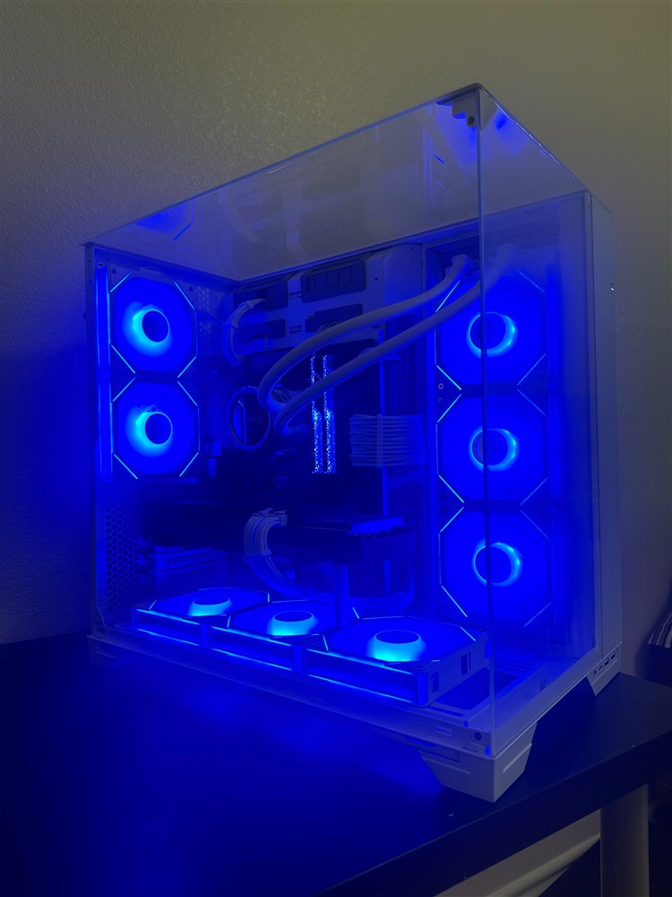 Aesthetic Lian Li Gaming PC - Micro Center Build