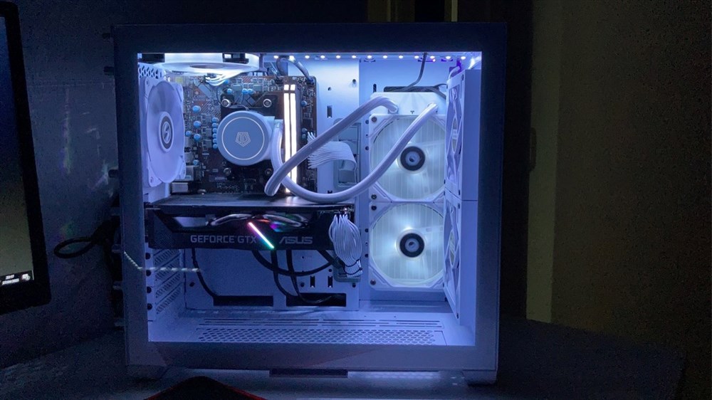 An Attempt At A White Themed Build - Micro Center Build