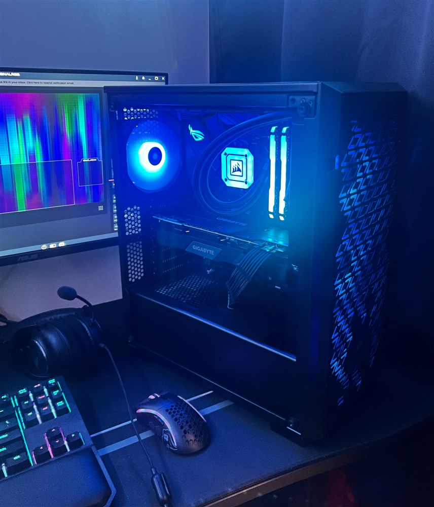 Lighting Blacked out - Micro Center Build