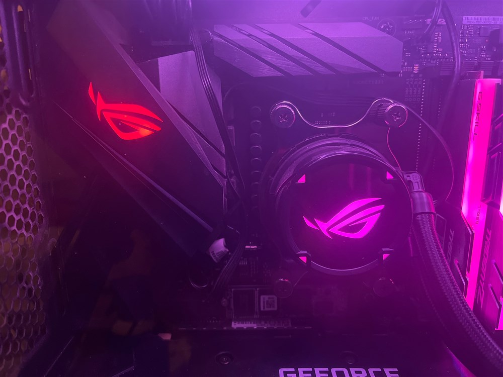 Spider-pig gaming setup - Micro Center Build