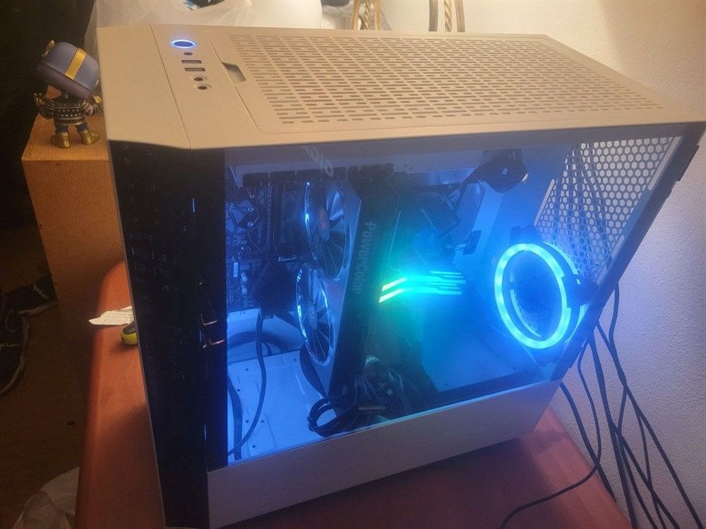 Arctic White Vertical PC - Micro Center Build