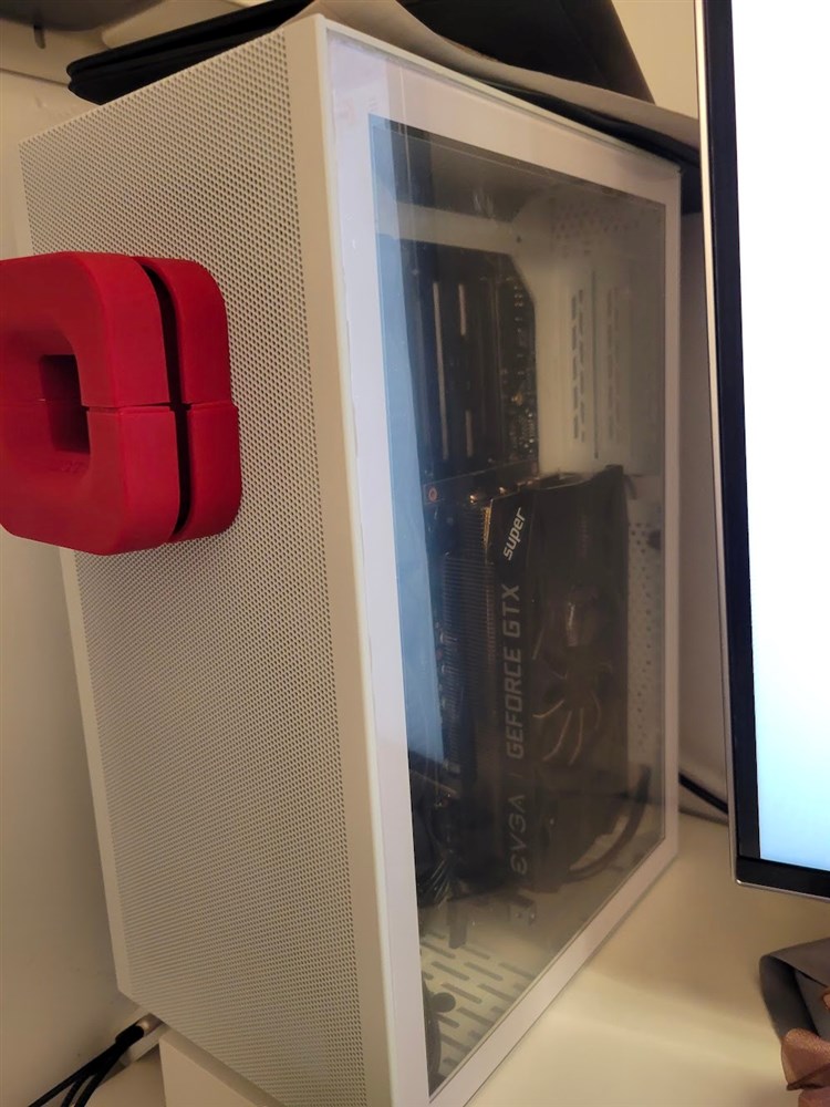 B/W SSUPD MINI ITX BUILD - Micro Center Build