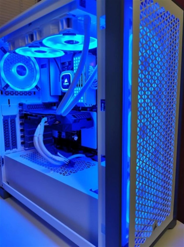 WHITE BUILD! - Micro Center Build