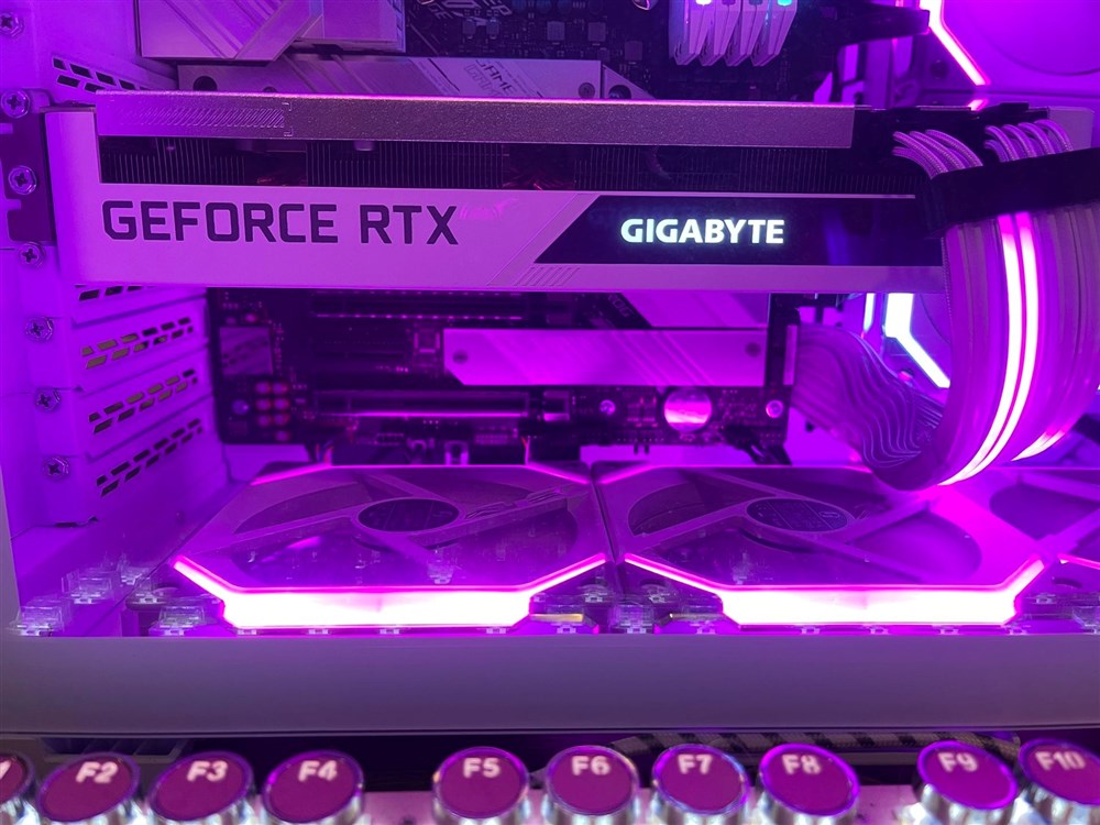 Snow White - Micro Center Build