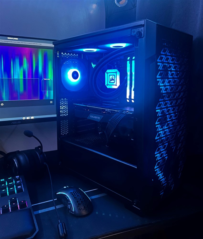 Lighting Blacked out - Micro Center Build