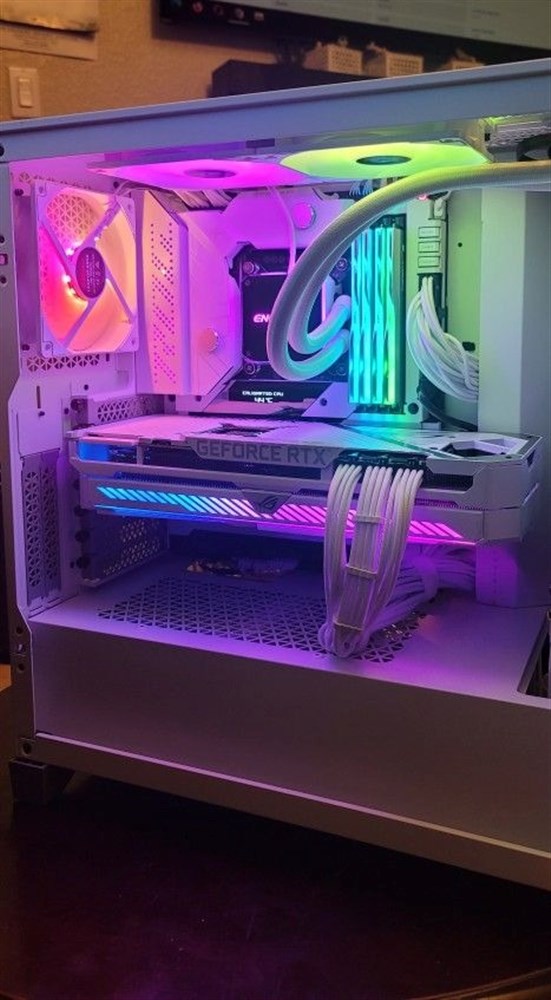STRIX White Theme - Micro Center Build
