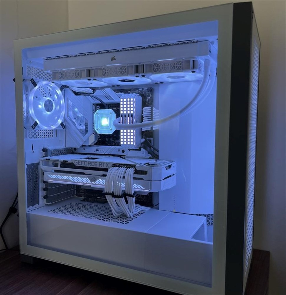 Arctic Frost Build - Micro Center Build