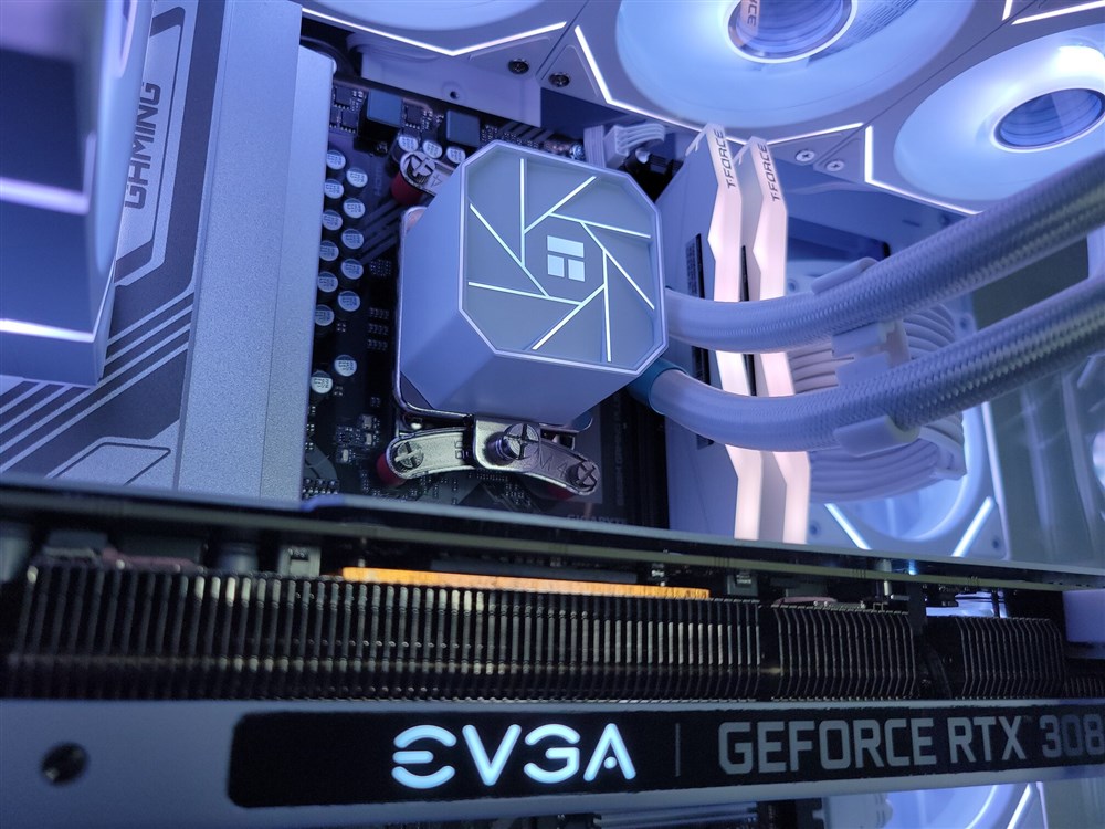 AM5 White RGB Beast - Micro Center Build