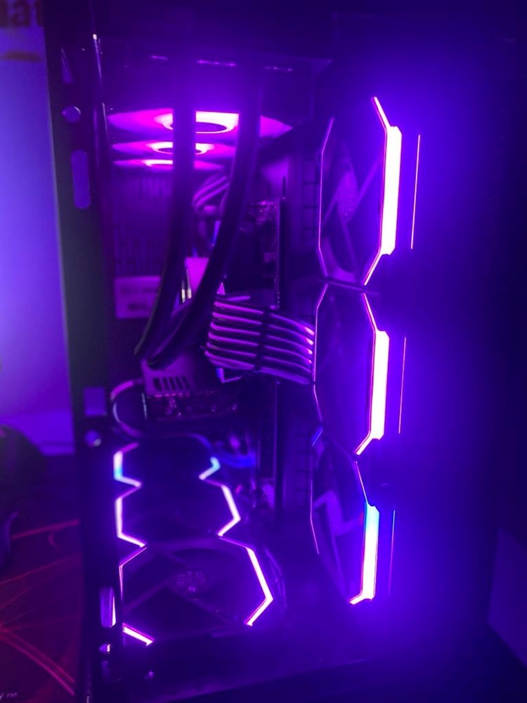 The gaming PC made of purple - Micro Center Build