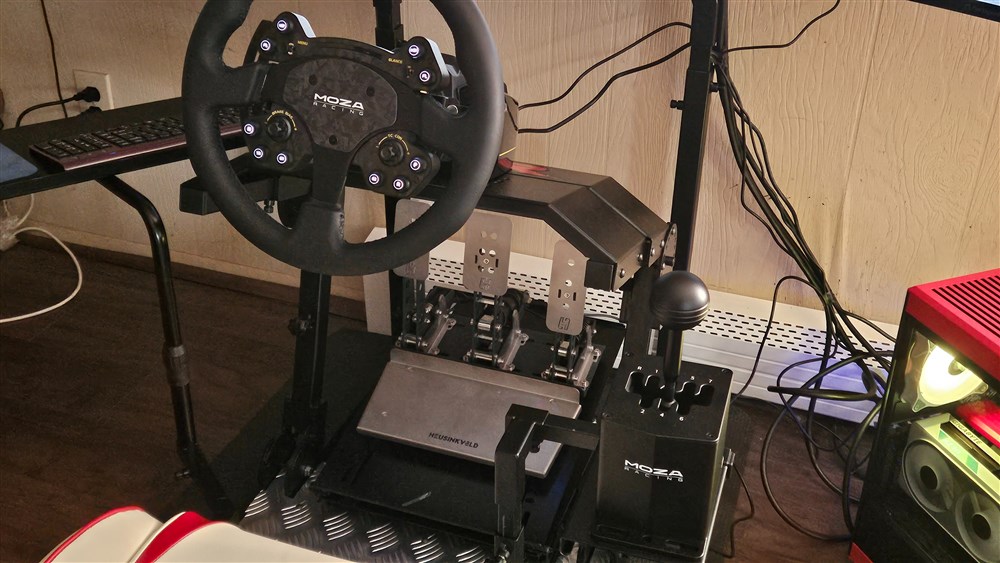Stevina's Raceway - Micro Center Build