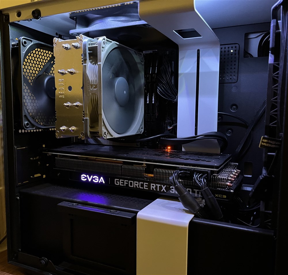 White NZXT - Micro Center Build