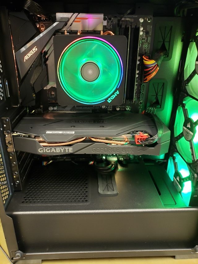 Mid Range AMD 2700X Gaming Build - Micro Center Build