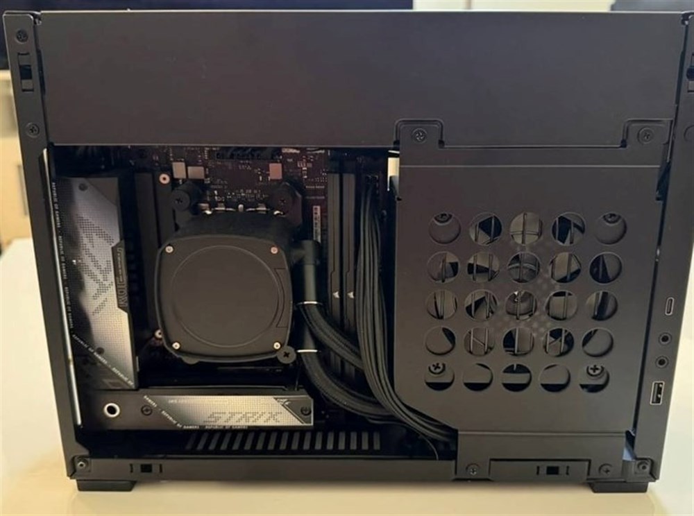 small but strong - Micro Center Build