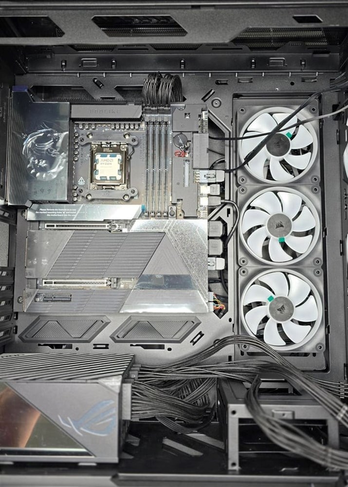Gary's Godlike 2025 Gaming Rig - Micro Center Build