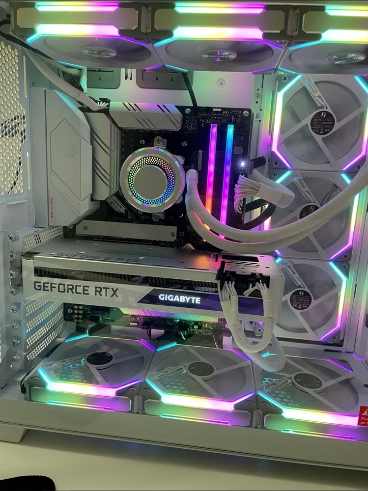 Weiss - Micro Center Build