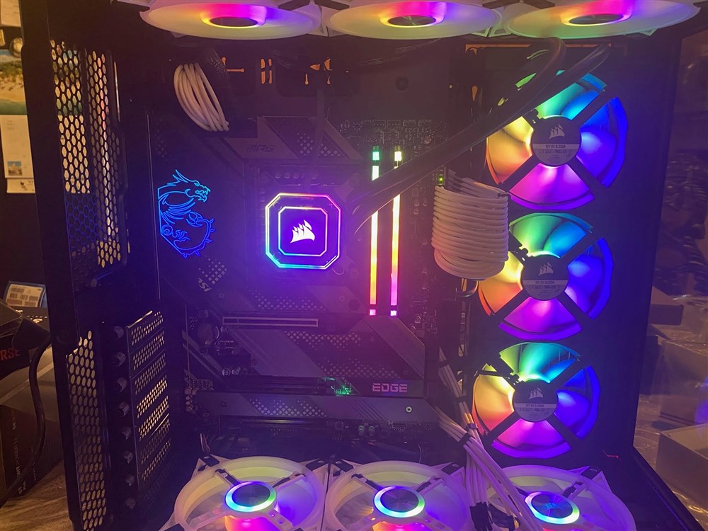 Gaming Building - Micro Center Build
