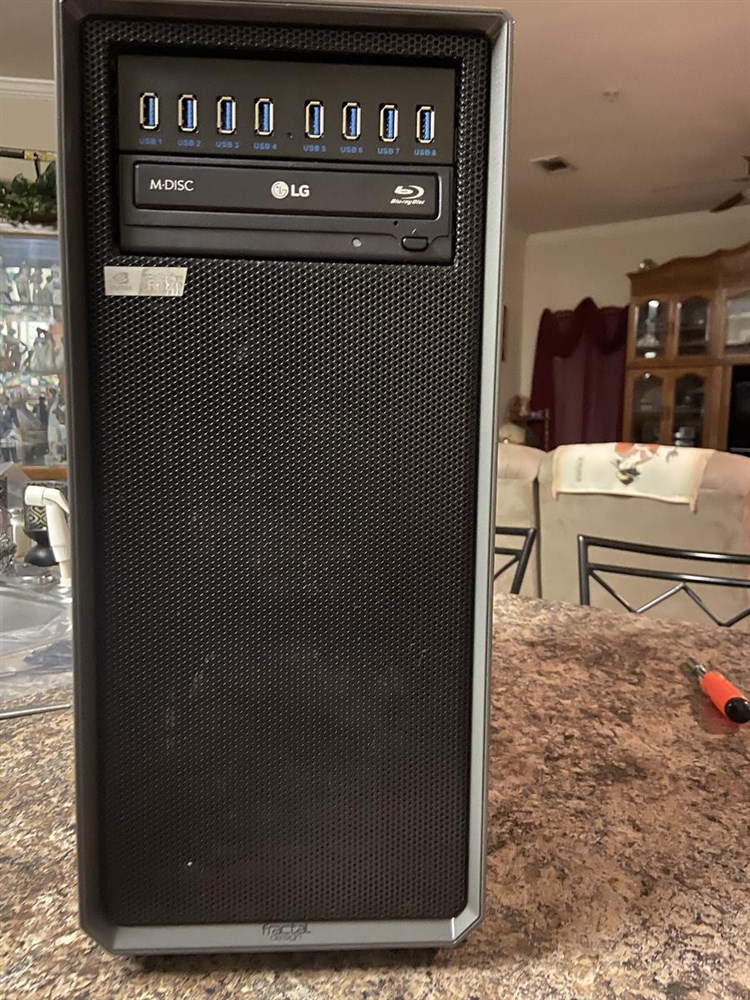 Pinky Gaming - Micro Center Build