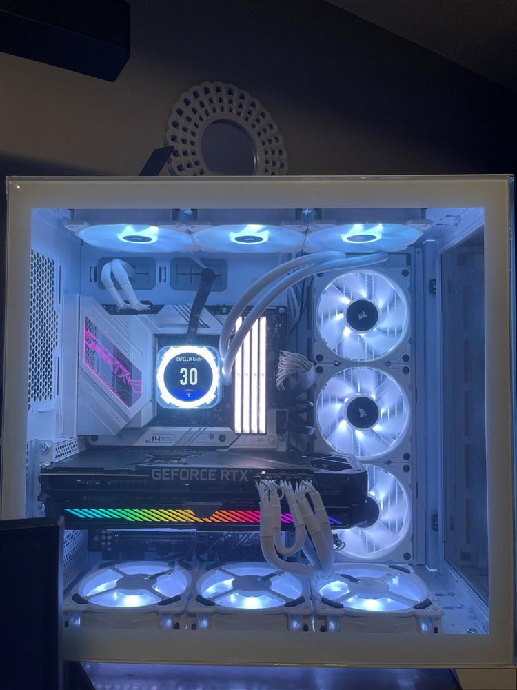 Miguel's all white pc - Micro Center Build