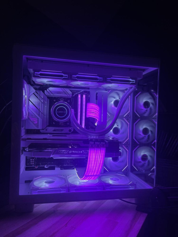 Dreamy Cyberpunk - Micro Center Build