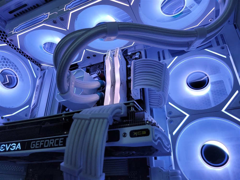 AM5 White RGB Beast - Micro Center Build