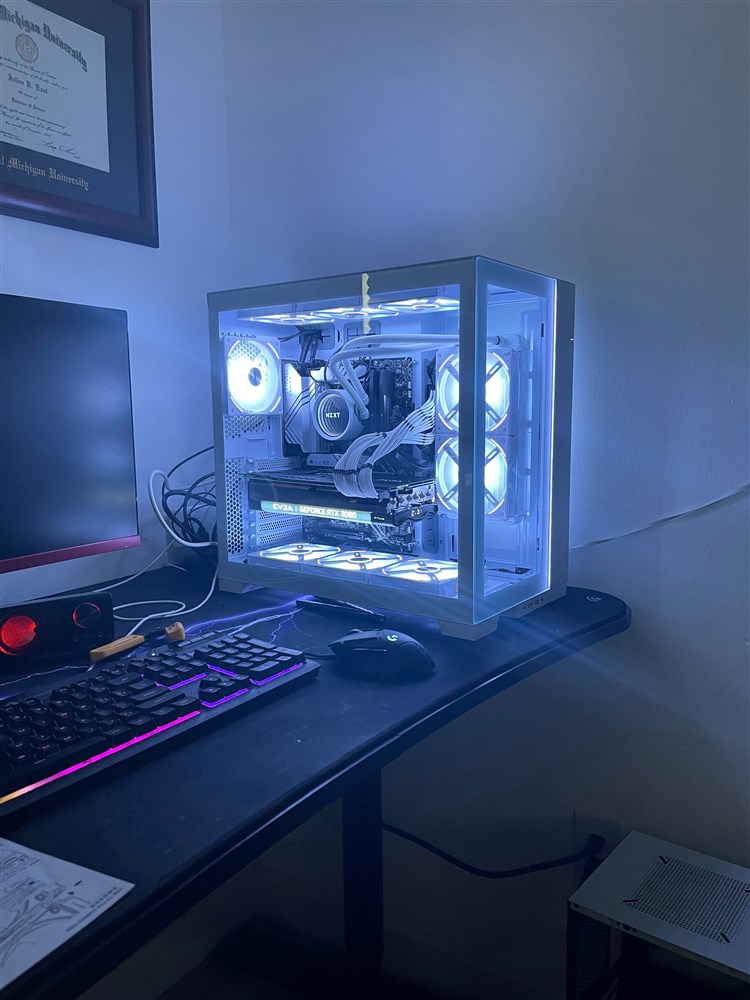 White gaming pc - Micro Center Build