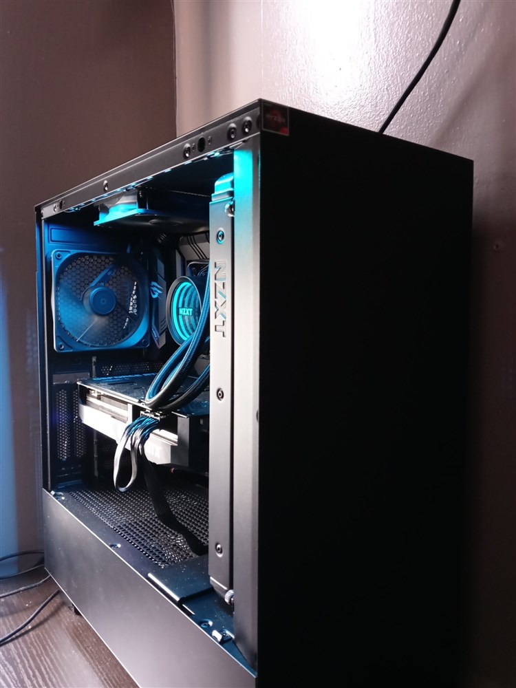 Vampiro's battle station #Bitwit - Micro Center Build