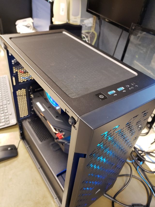 Mid Range AMD 2700X Gaming Build - Micro Center Build