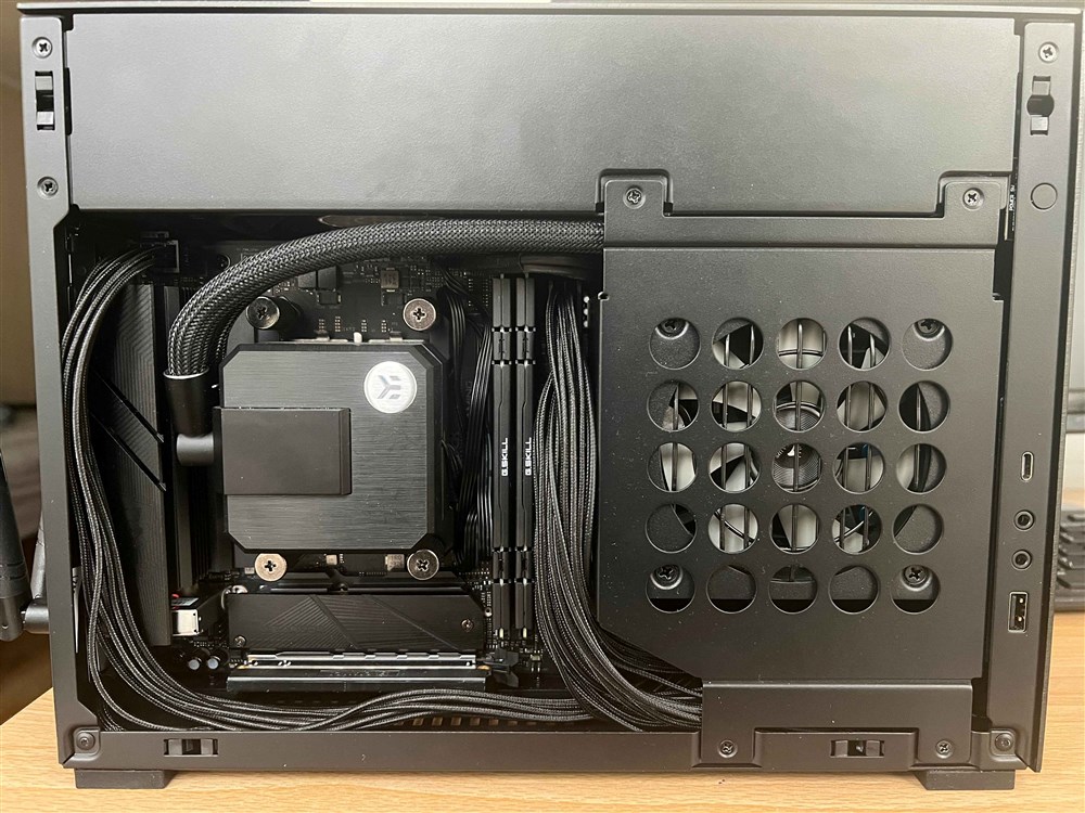 Blacked out ITX machine - Micro Center Build