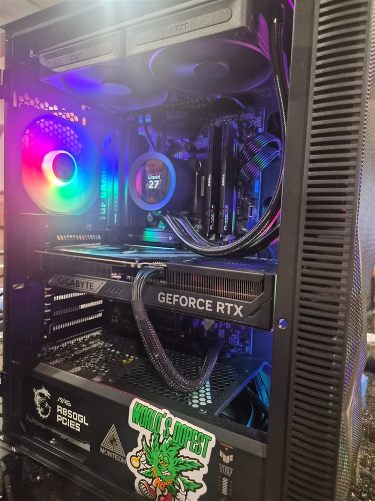 Simple and clean 2.0 - Micro Center Build