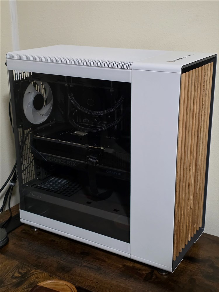 Fractal North 5090 - Micro Center Build