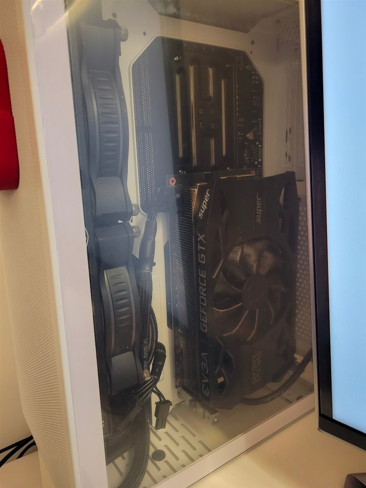 B/W SSUPD MINI ITX BUILD - Micro Center Build