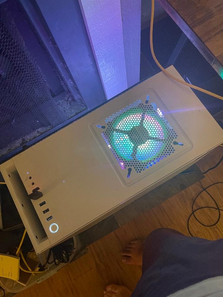 RGB WHITE - Micro Center Build