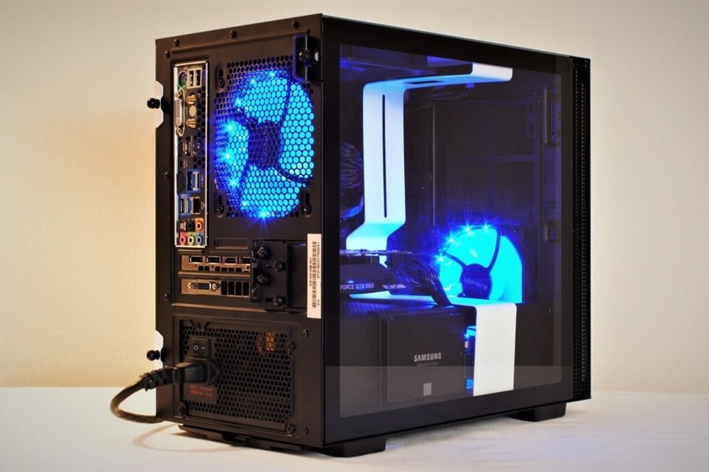 Little box - Micro Center Build