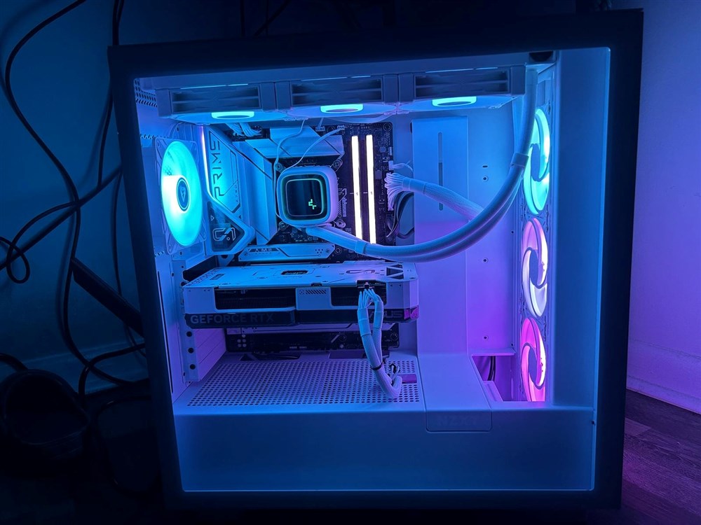 White Artic - Micro Center Build