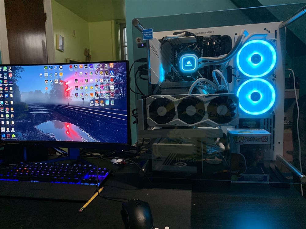 White pc build - Micro Center Build