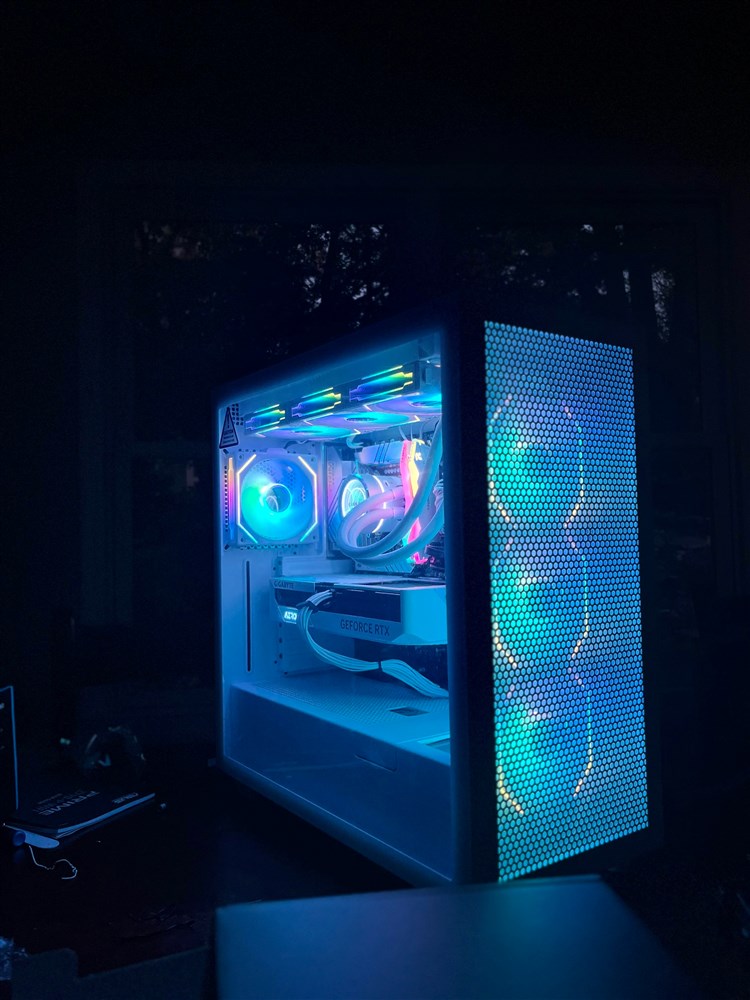 All White Gaming PC (RIP my wallet) - Micro Center Build