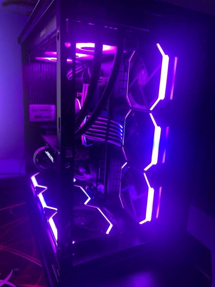 The gaming PC made of purple - Micro Center Build