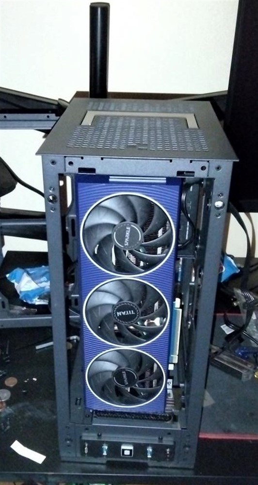 hyte hype - Micro Center Build