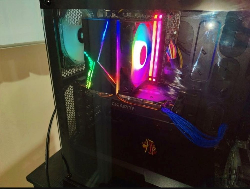 Gaming Pc with some lights - Micro Center Build