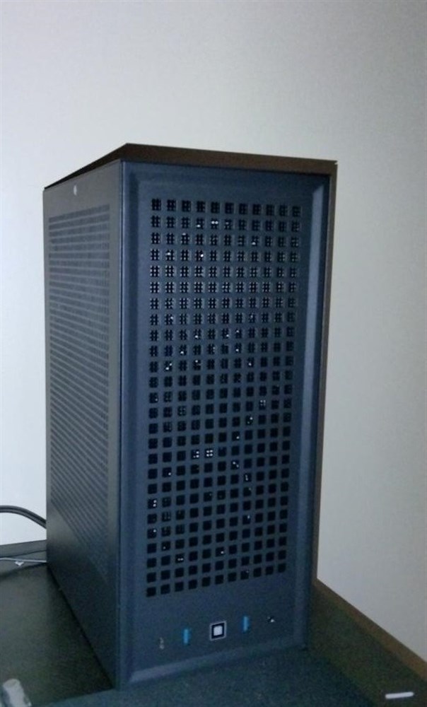 hyte hype - Micro Center Build