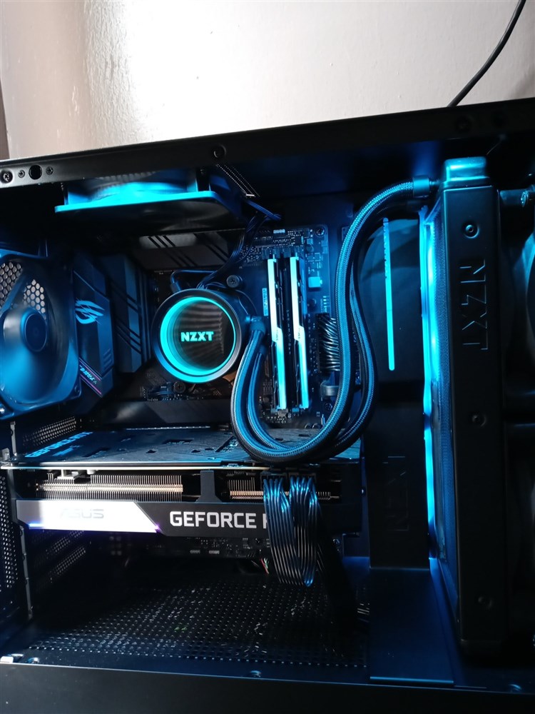 Vampiro's battle station #Bitwit - Micro Center Build